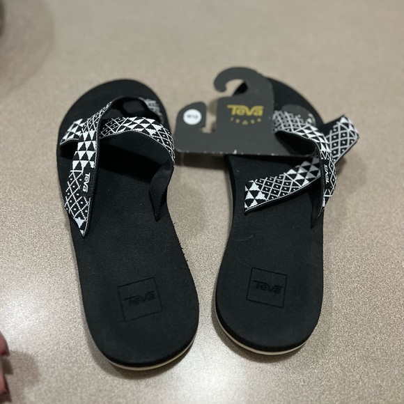 Teva | Shoes | New Teva Print Size Flip Flops | Poshmark